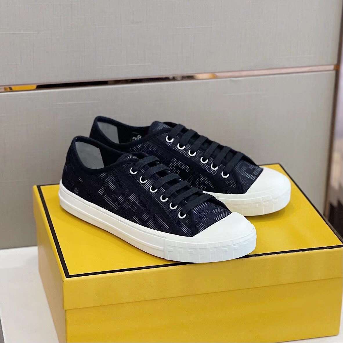 [펜디] 로고 자카드 도미노 남자 스니커즈 7E1553 AK02 F1HI0 - 블링크